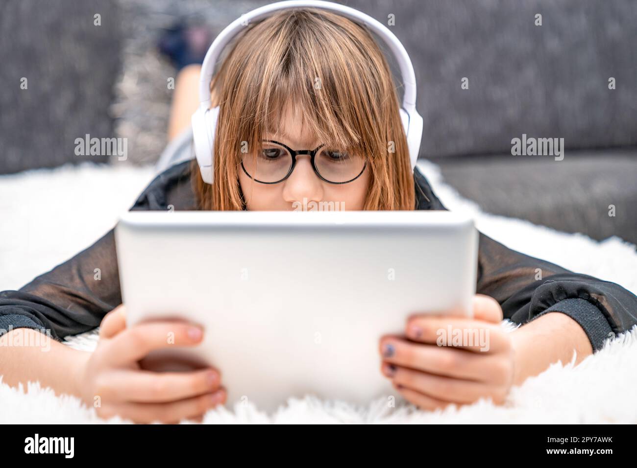 Technology and children -Fotos und -Bildmaterial in hoher Auflösung – Alamy