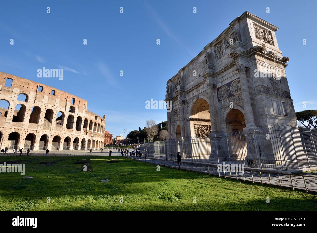 Bogen von constantine und kolosseum -Fotos und -Bildmaterial in hoher ...