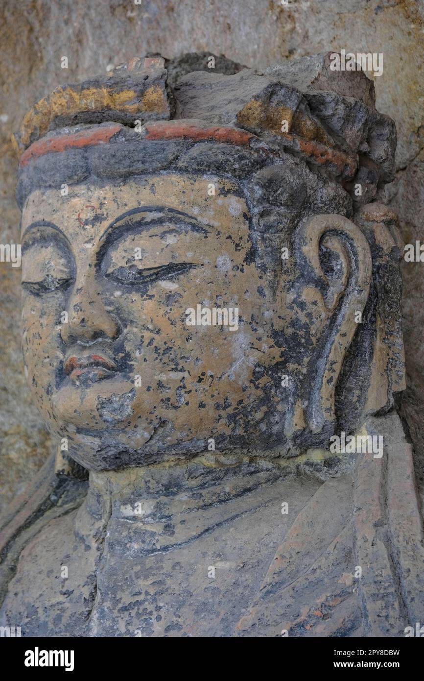 Usuki, Japan - 1. Mai 2023: Detail eines der Usuki-Stone-Buddhas. Es ...
