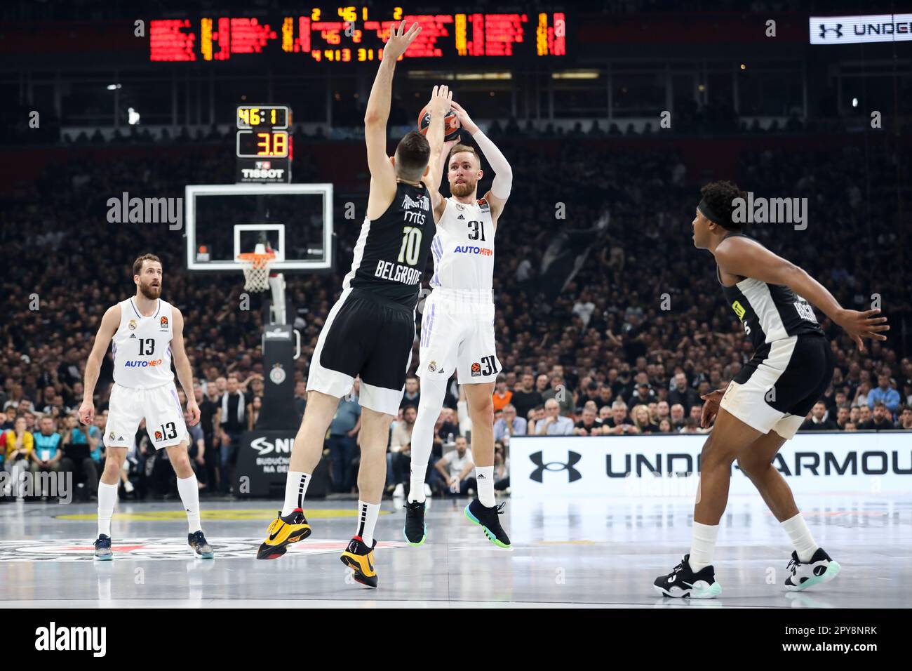 Belgrad, Serbien, 2. Mai 2023. Dzanan Musa of Real Madrid schießt im ...