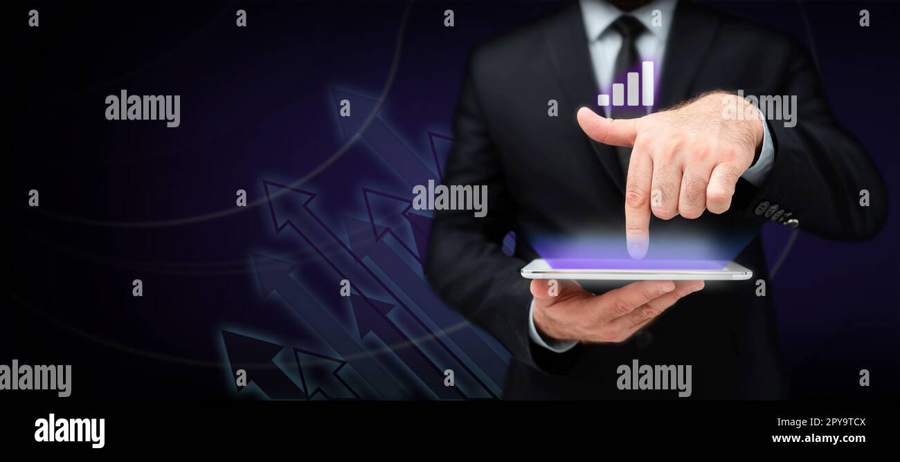 Mann Im Büro Uniform Stehend Durch Drücken Der Virtuellen Taste Mit Dem ...