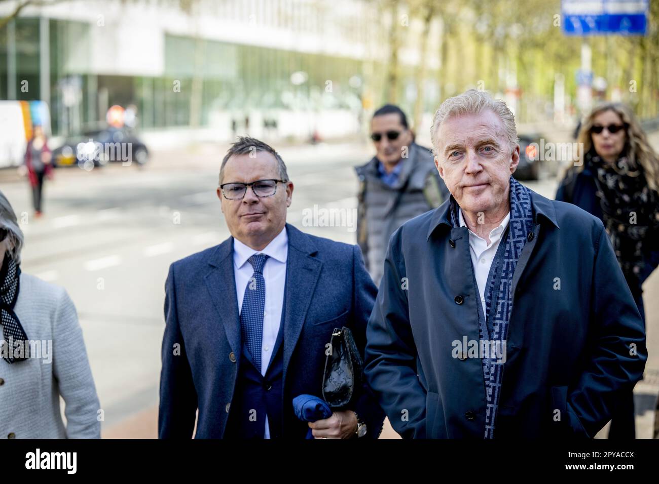 DEN HAAG - Andre-van-duin-Denkmal von Paul van Vliet im königlichen ...