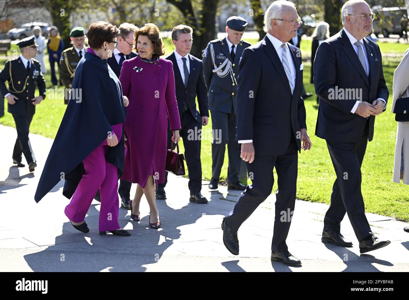 Der schwedische König Carl Gustaf, Königin Silvia, Präsident Alar Karis und seine Frau Sirje ...