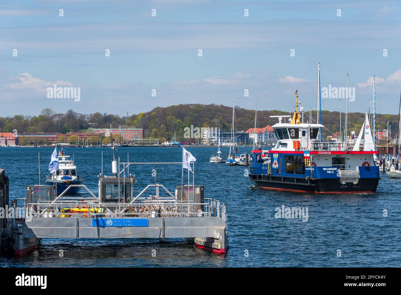 Kiel, Deutschland, April 2023 Symbolbild Fähre der SFK in der Kieler ...