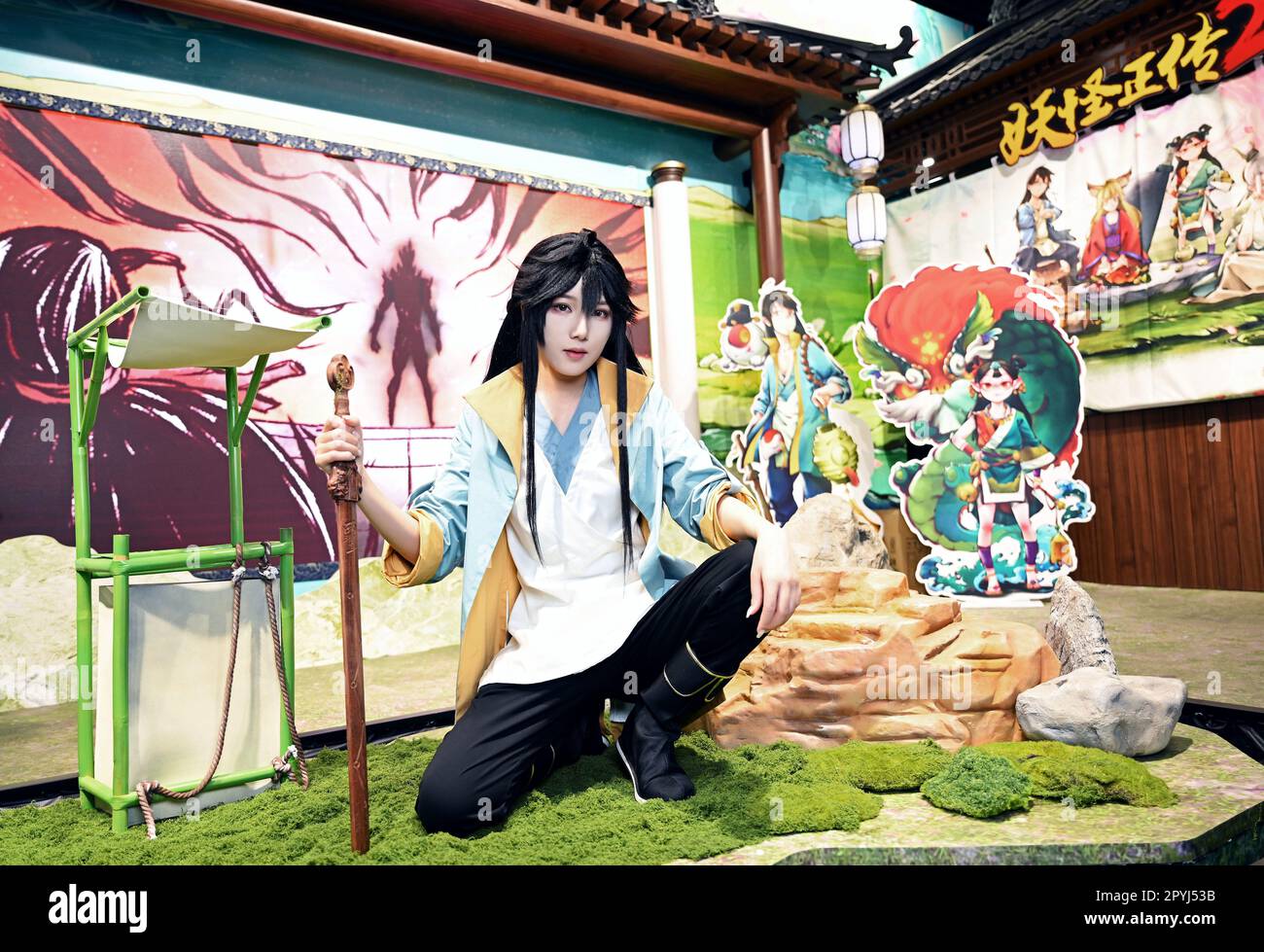 SHANGHAI, CHINA - 3. MAI 2023 - Ein Cosplayer auf der 29. Comicup Exhibition in Shanghai, China ...