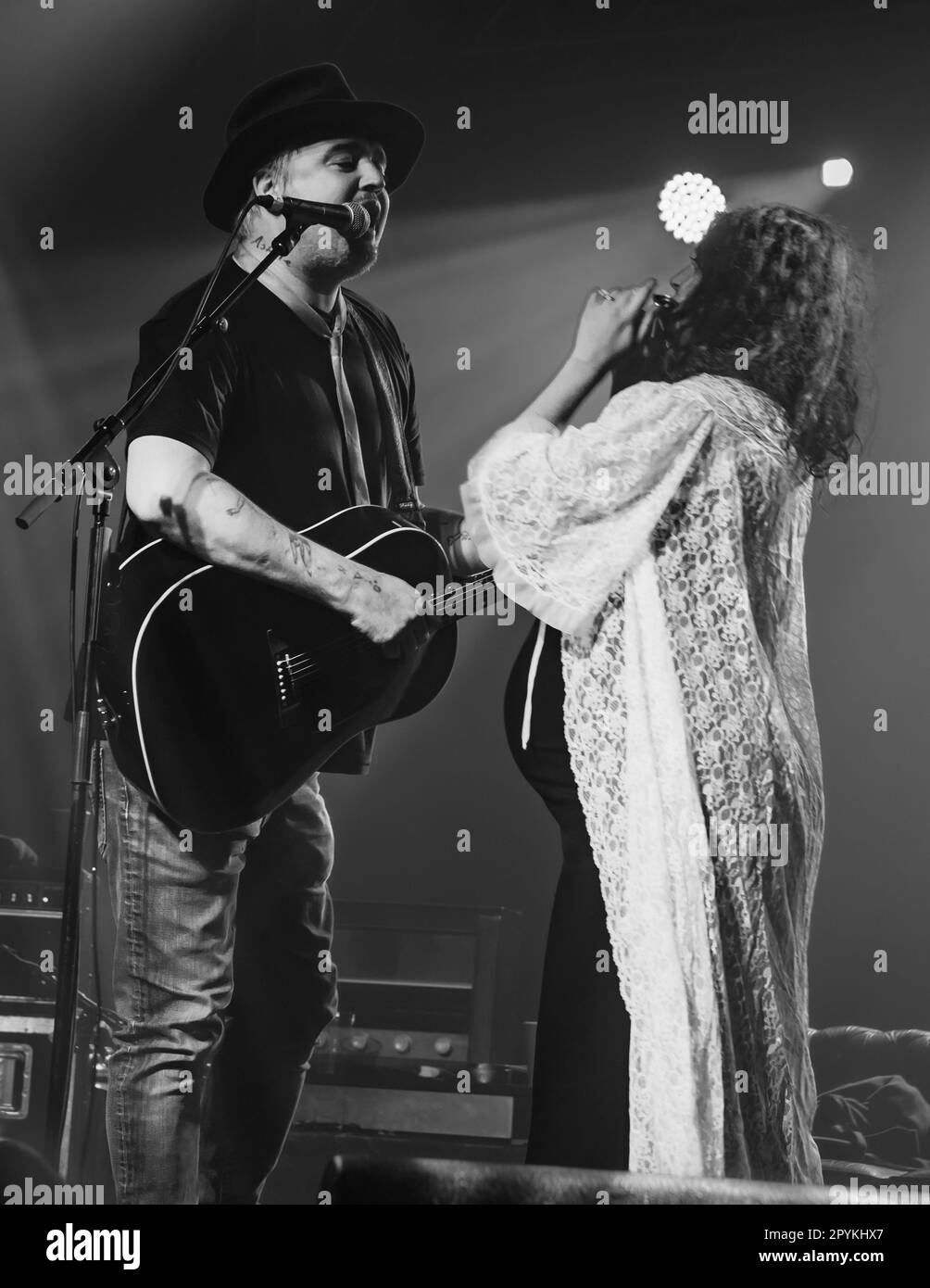 Pete doherty und katia de vidas Schwarzweiß-Stockfotos und -bilder - Alamy