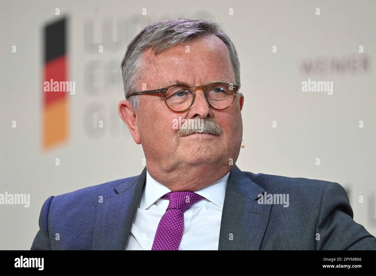 Prof ludwig erhard -Fotos und -Bildmaterial in hoher Auflösung – Alamy