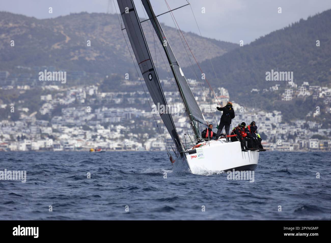 Bodrum, Türkei. 01. April 2023: Segelboote segeln bei windigem Wetter ...
