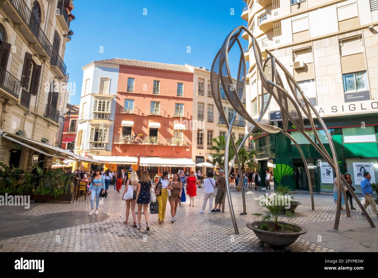 Durch den platz gehen -Fotos und -Bildmaterial in hoher Auflösung – Alamy