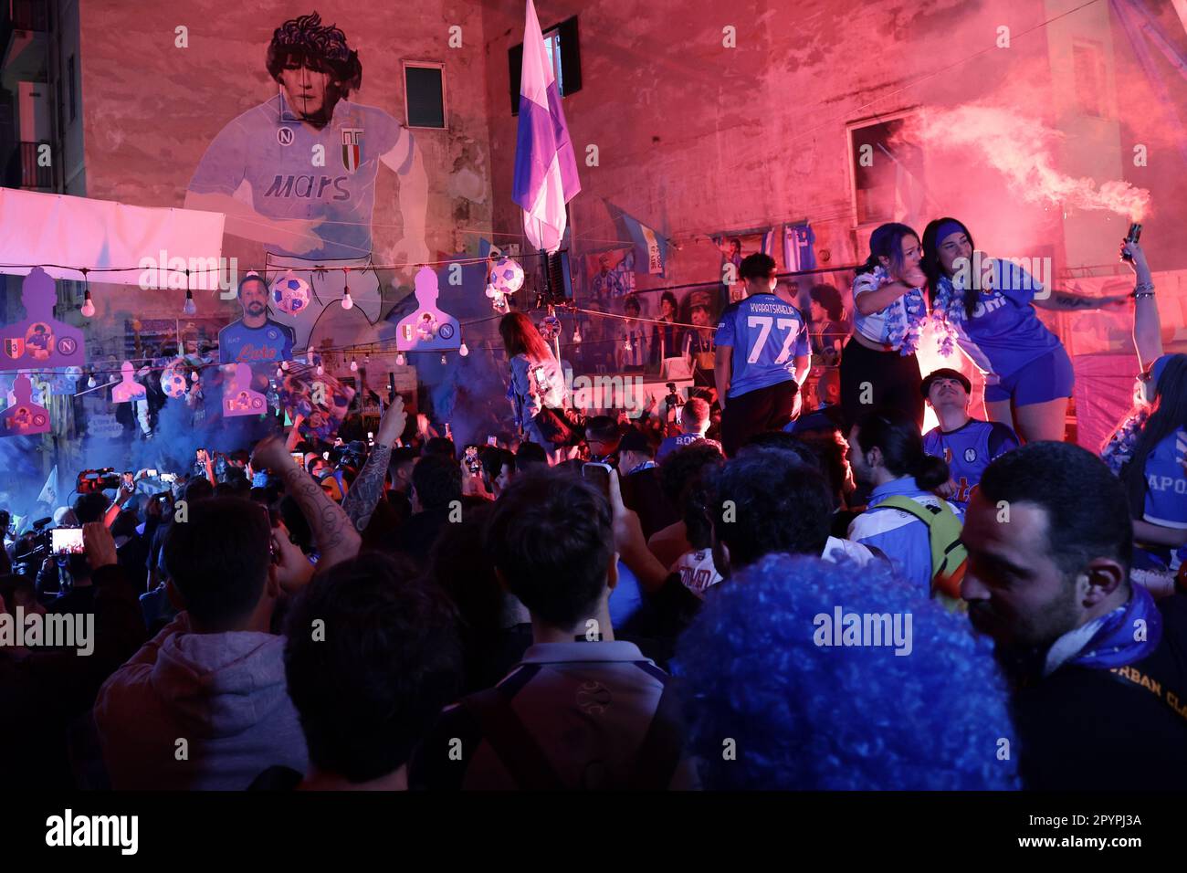 Neapel, Italien. 04. Mai 2023. SSC-Fans aus Neapel feiern am 4. Mai ...