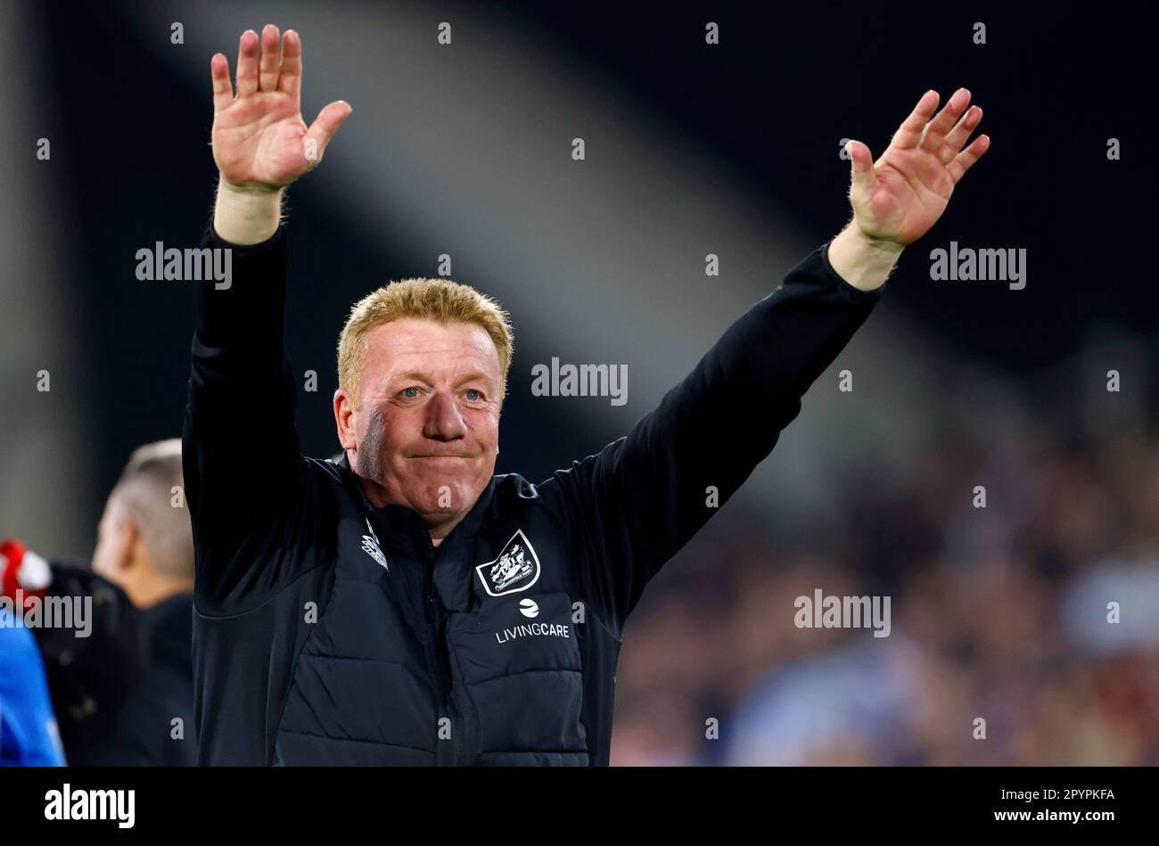 Ronnie Jepson, Assistant Manager von Huddersfield Town, spricht am Ende ...