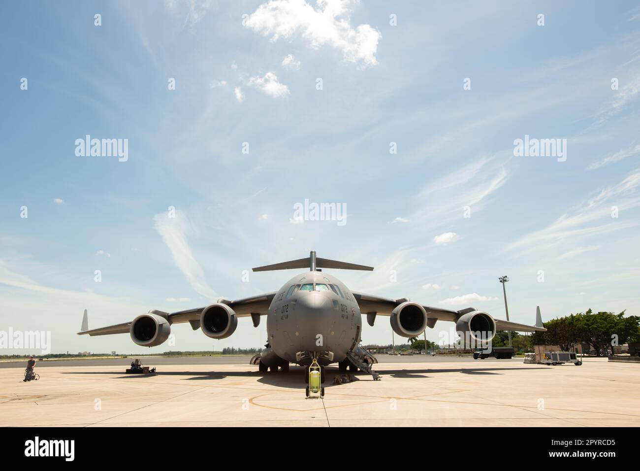 Ein C-17 Globemaster III, der dem 145. Airlift Wing, North Carolina Air ...