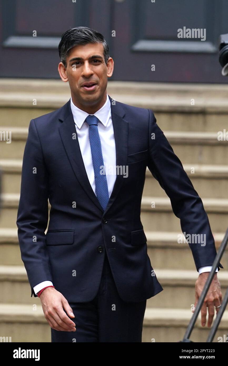 Premierminister Rishi Sunak verlässt das Hauptquartier der ...