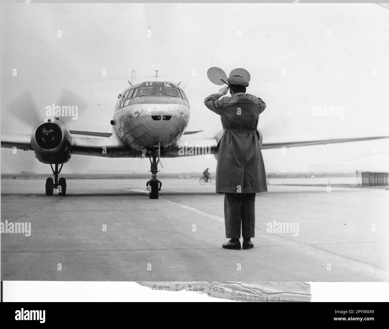 Flughafen schönefeld ddr -Fotos und -Bildmaterial in hoher Auflösung ...