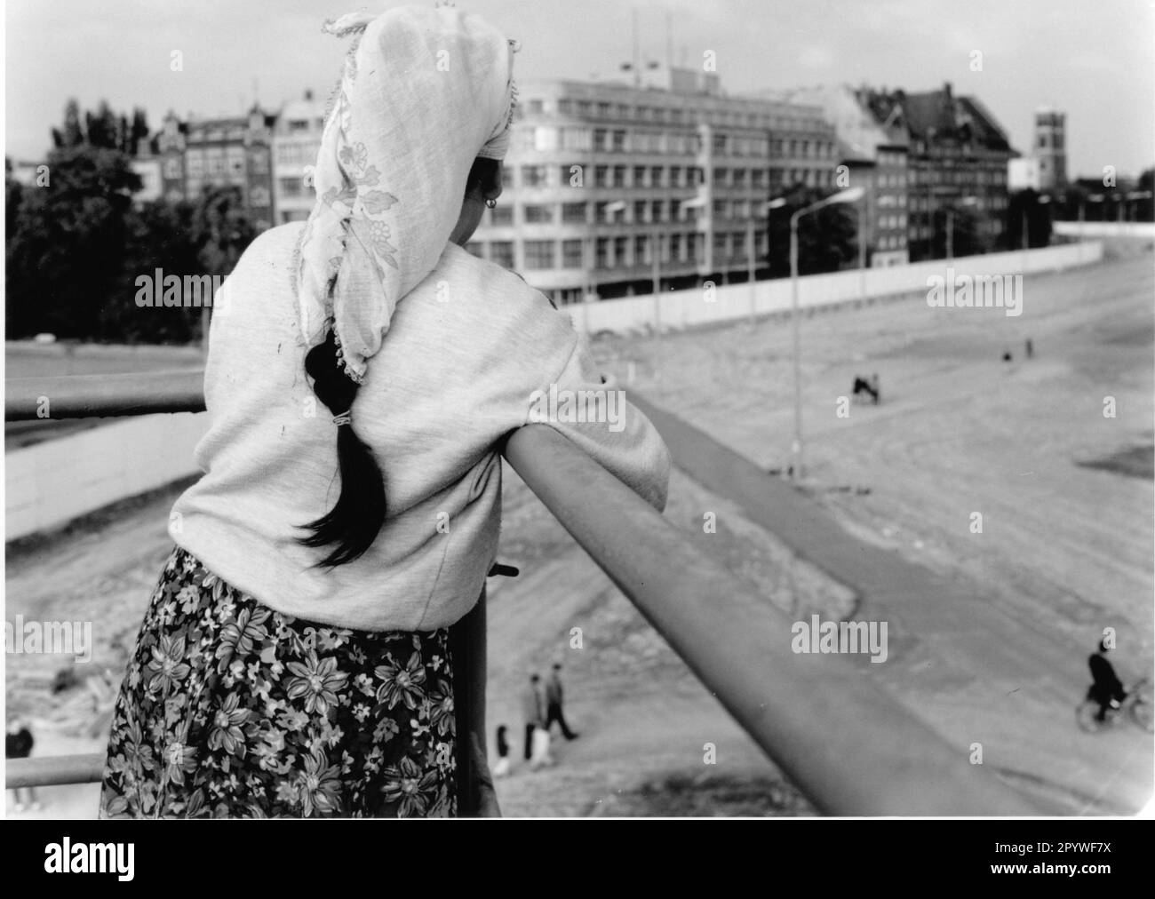Berlin, Mauerstreifen.Berliner Mauer am Leuschner Damm, Berlin ...