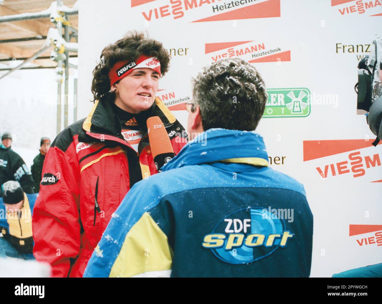 Lugensportlerin Barbara Niederhuber vom WSV Königssee im Gespräch mit ...