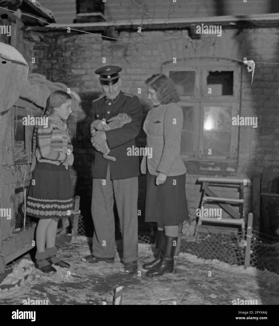 Reichsbahn uniform -Fotos und -Bildmaterial in hoher Auflösung – Alamy