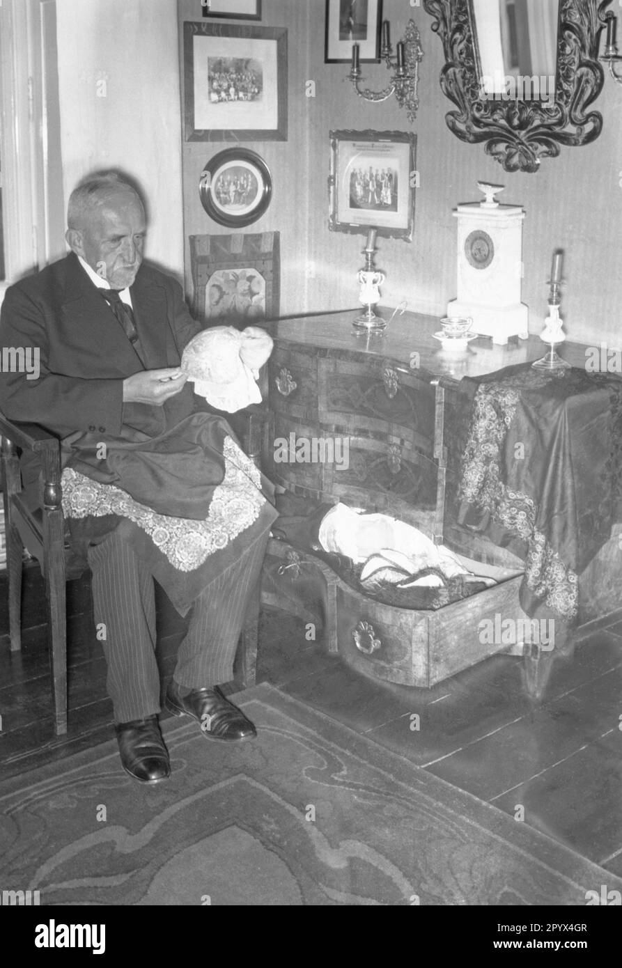 Folklore studies -Fotos und -Bildmaterial in hoher Auflösung – Alamy