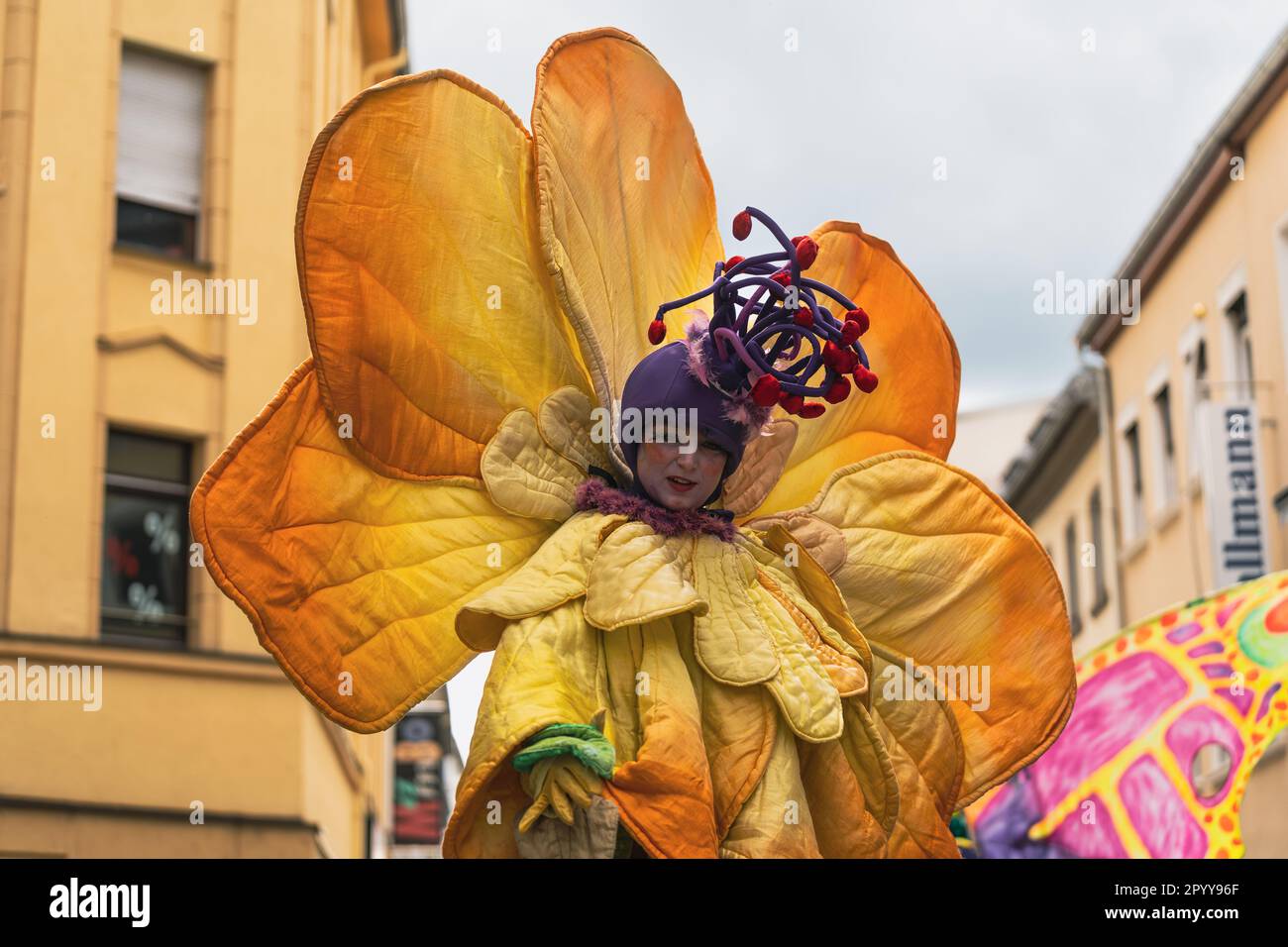 Kaiserslautern, Deutschland. 5. Mai 2023. Künstler aus dem Stilt ...