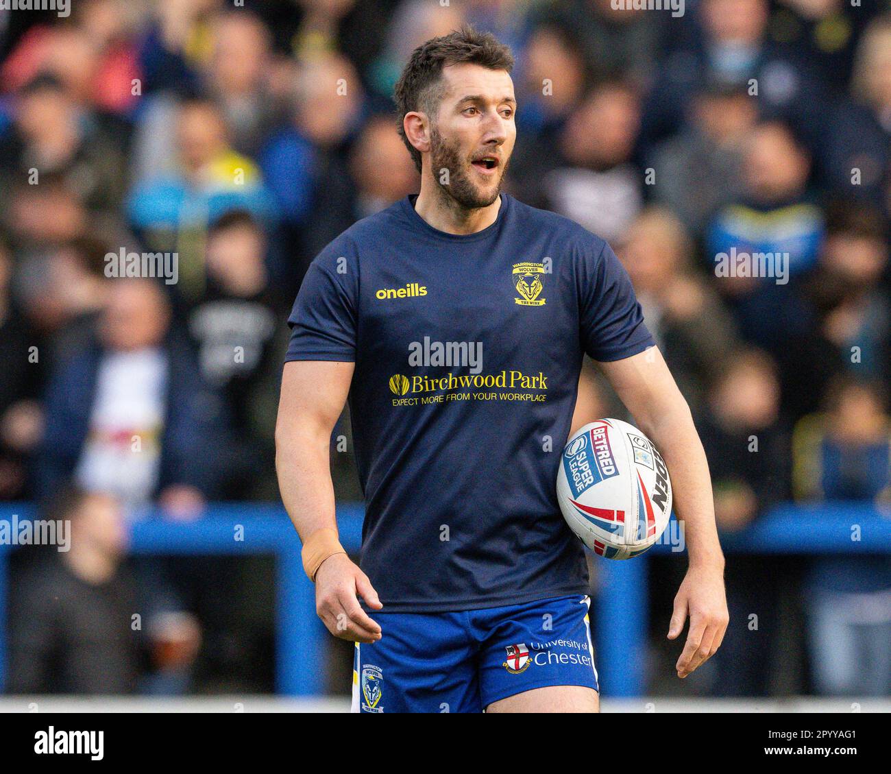 Stefan Ratchford #4 von Warrington Wolves während des Vorspiels Warm Up ...