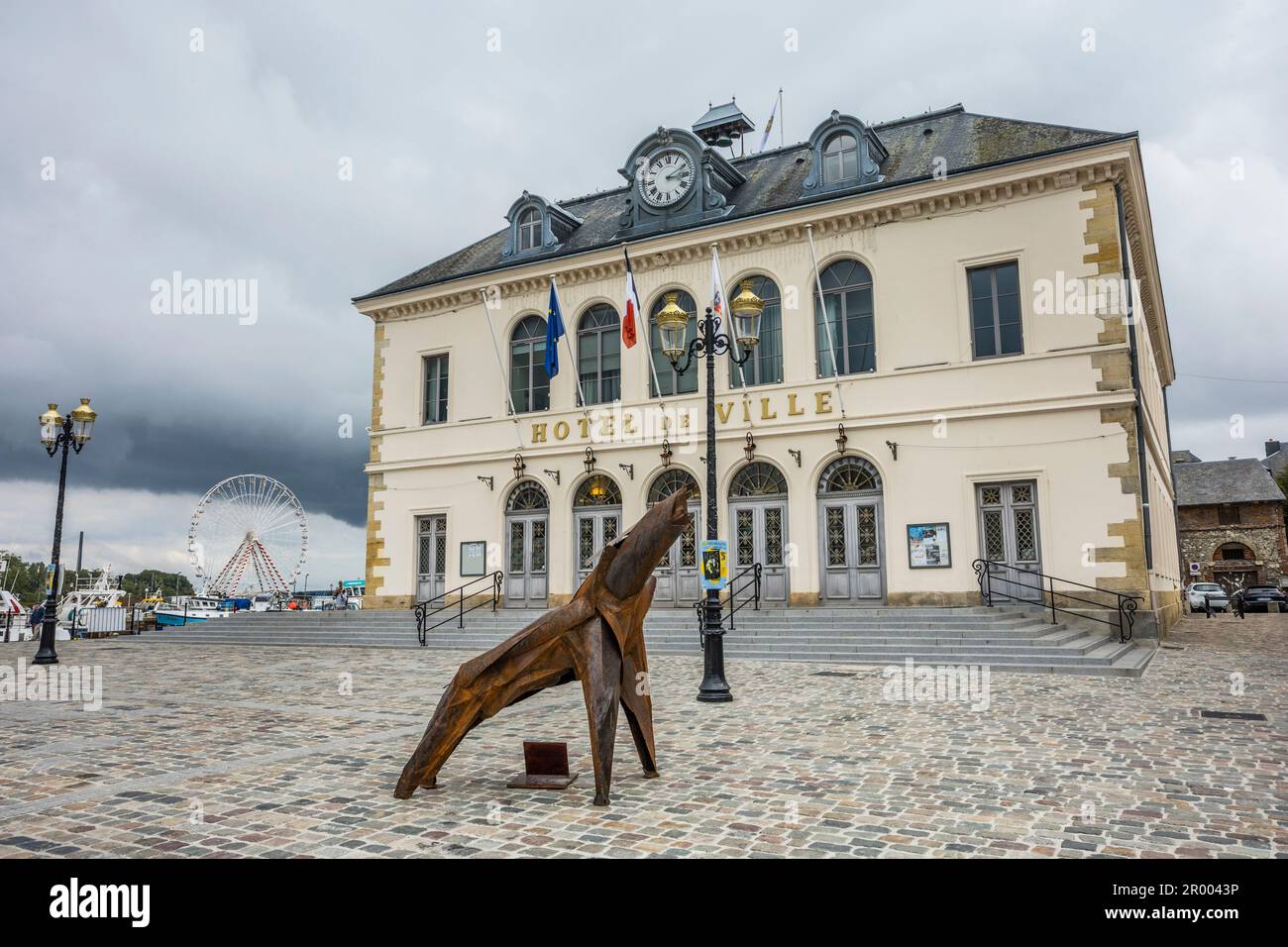 corten Stahlskulptur mit dem Titel „La Bête“ (das Biest) von Julian ...