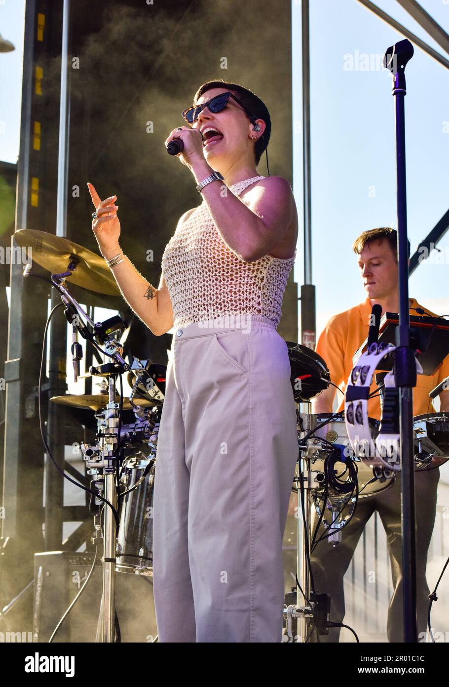 Redondo Beach, Kalifornien, 5. Mai 2023 - Chelsea Lee von SHAED tritt ...