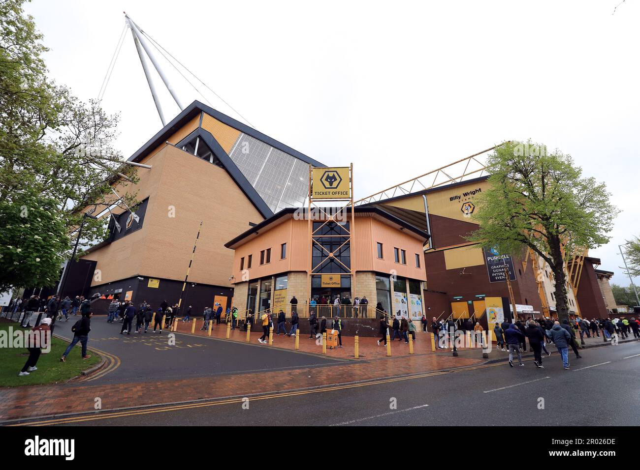 Allgemeiner Blick auf die Fans vor dem Spiel der Premier League im ...