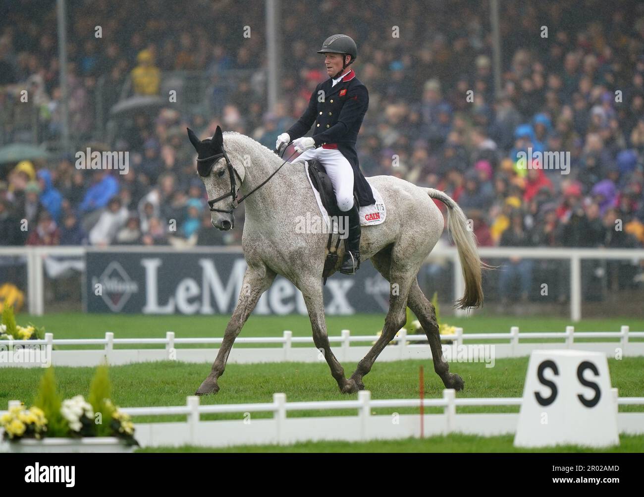 Oliver Townend aus Großbritannien im Ballaghmor-Kurs am dritten Tag der ...