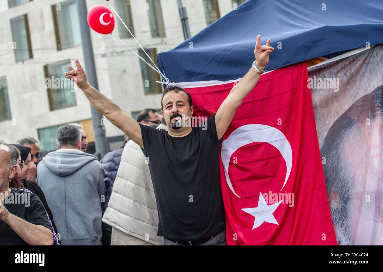 6. Mai 2023, München, Bayern, Deutschland: Erdogan-Anhänger machen das ...