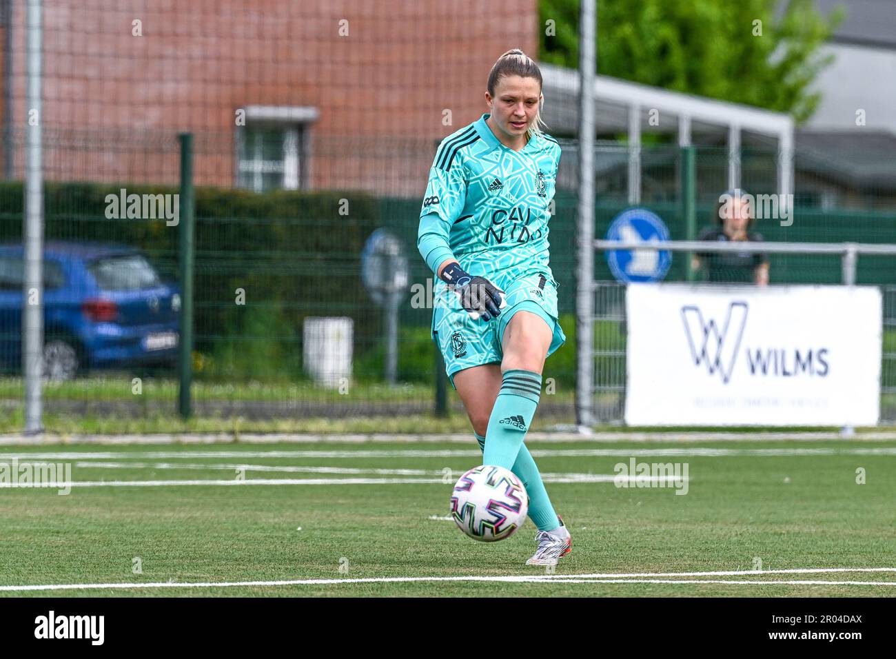 Torhüterin Hillary Damman (1) von Standard, die während eines ...