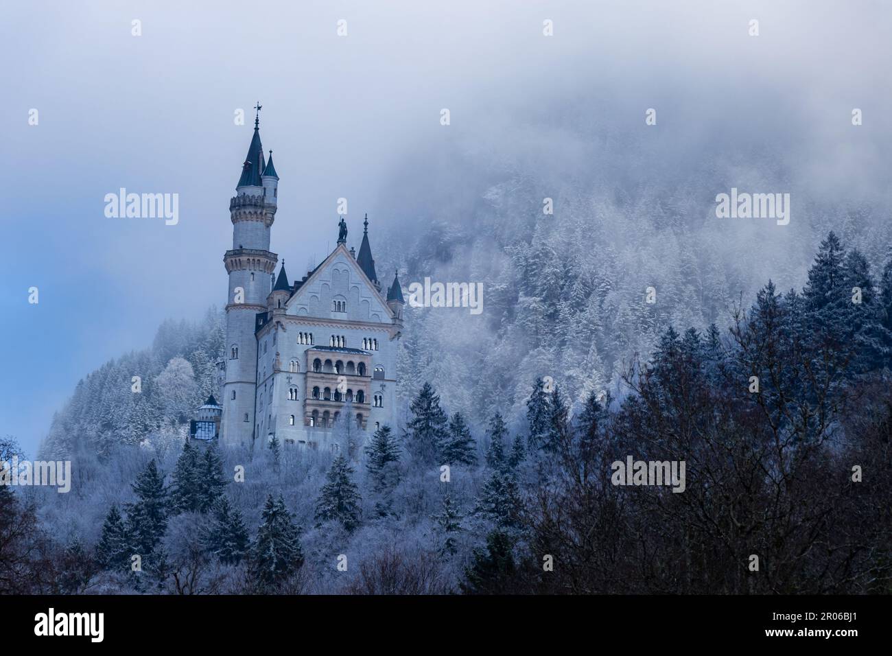Schneewittchen disney schloss -Fotos und -Bildmaterial in hoher Auflösung – Alamy