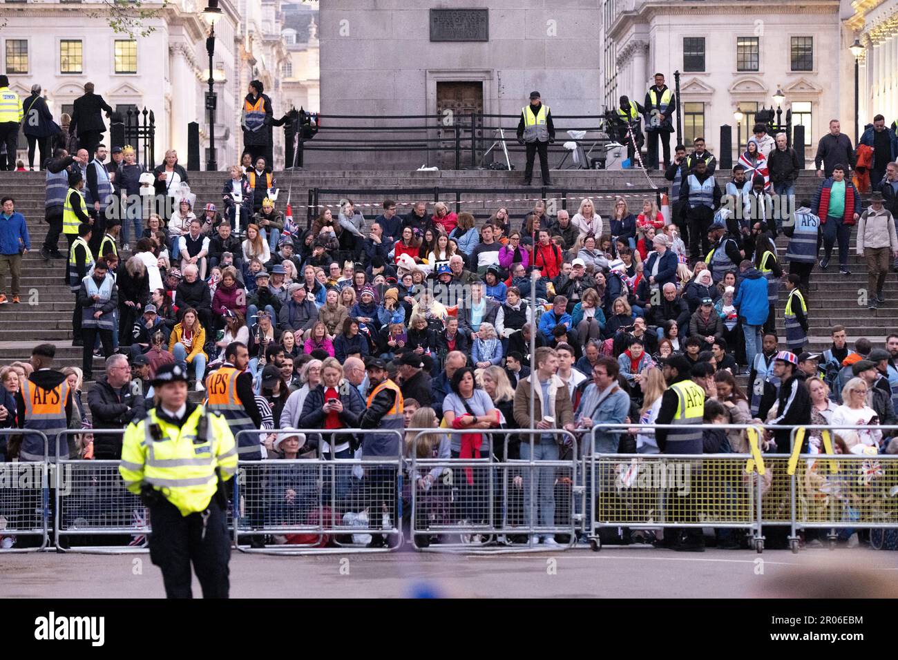 Ein Kombinationsfoto zeigt (im Uhrzeigersinn von oben L), wie Londons ...