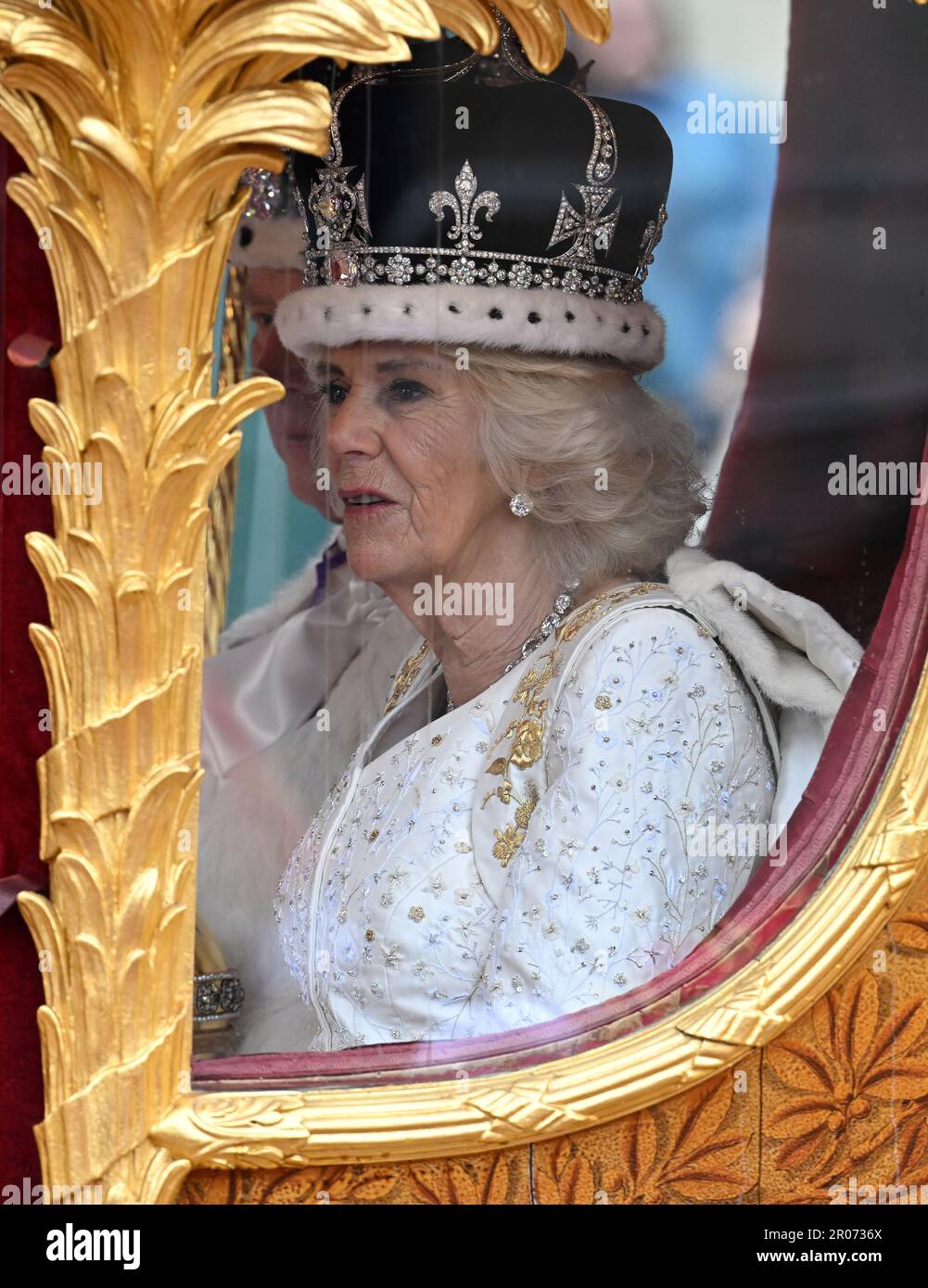 König Charles III. Und Königin Camilla machen sich während der ... König Charles III. Und Königin Camilla machen sich während der ...