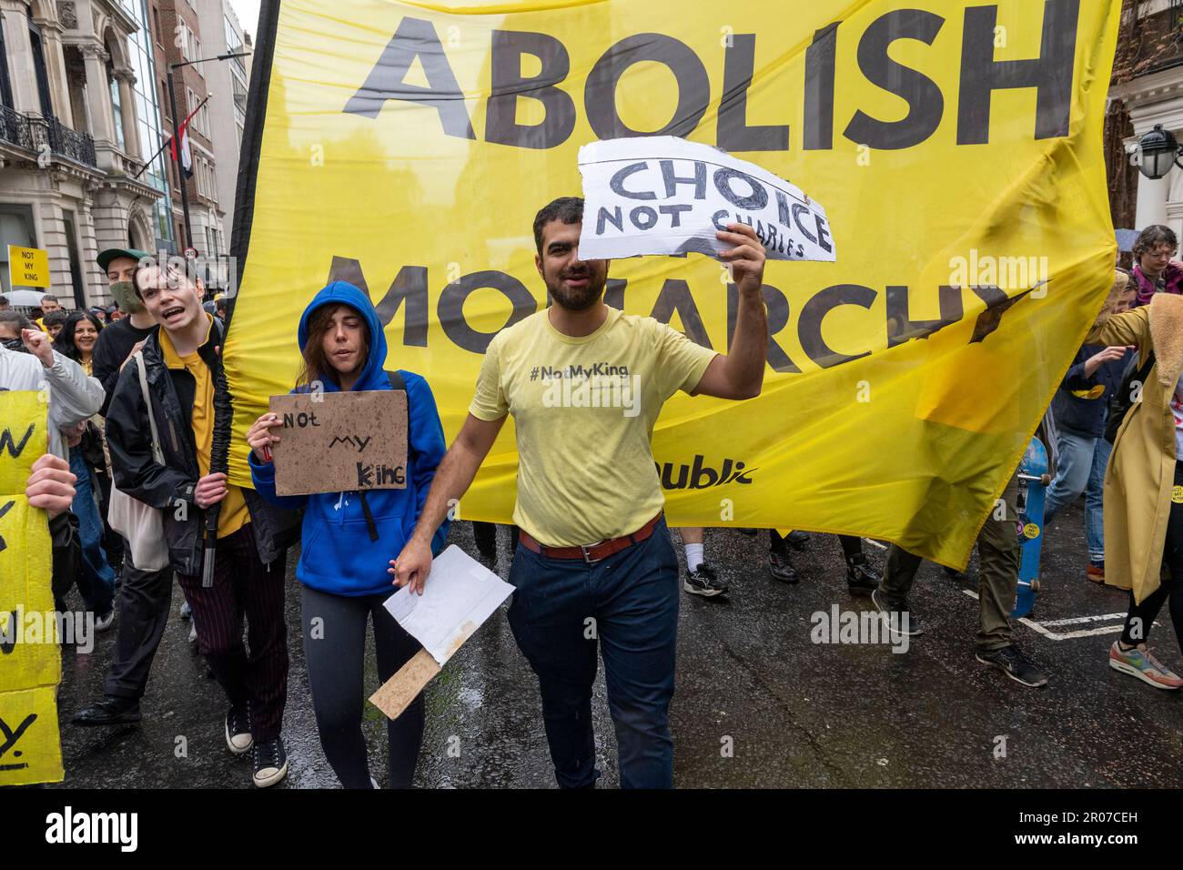 Während der Krönung von König Charlies III, Curzon Street, London, UK ...