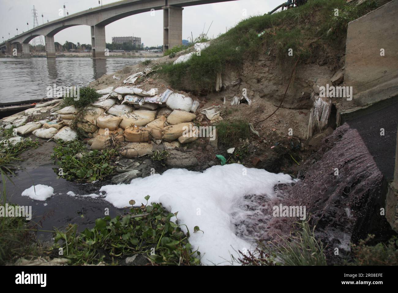 Schädliches flusswasser -Fotos und -Bildmaterial in hoher Auflösung – Alamy
