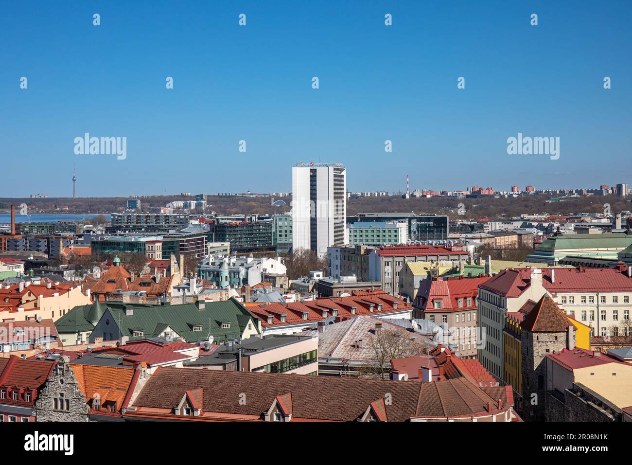 Blick aus der Vogelperspektive auf die Dächer der Altstadt und das ...