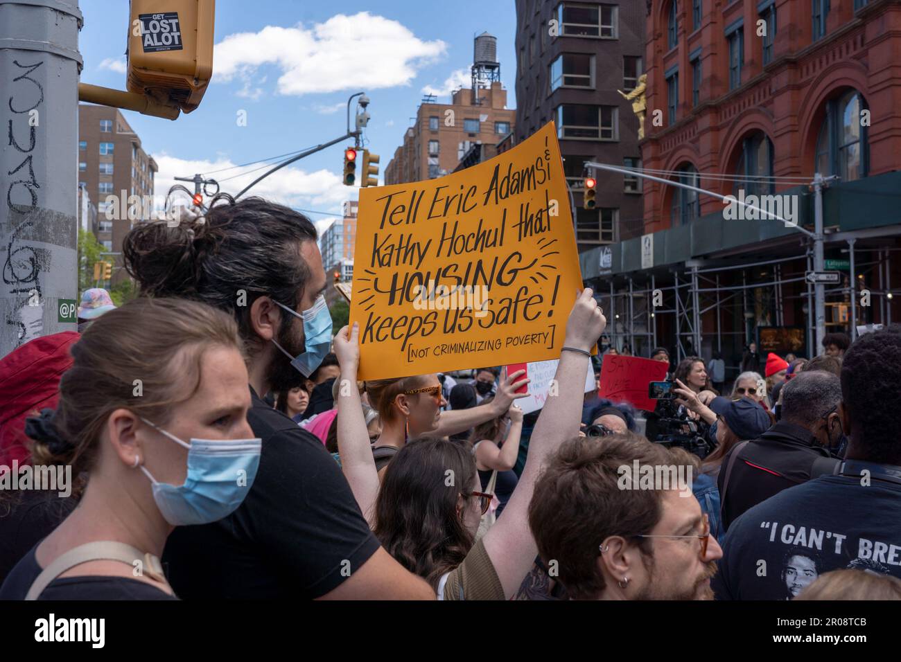 New York, New York, USA. 6. Mai 2023. (NEU) die Empörung wächst nach ...