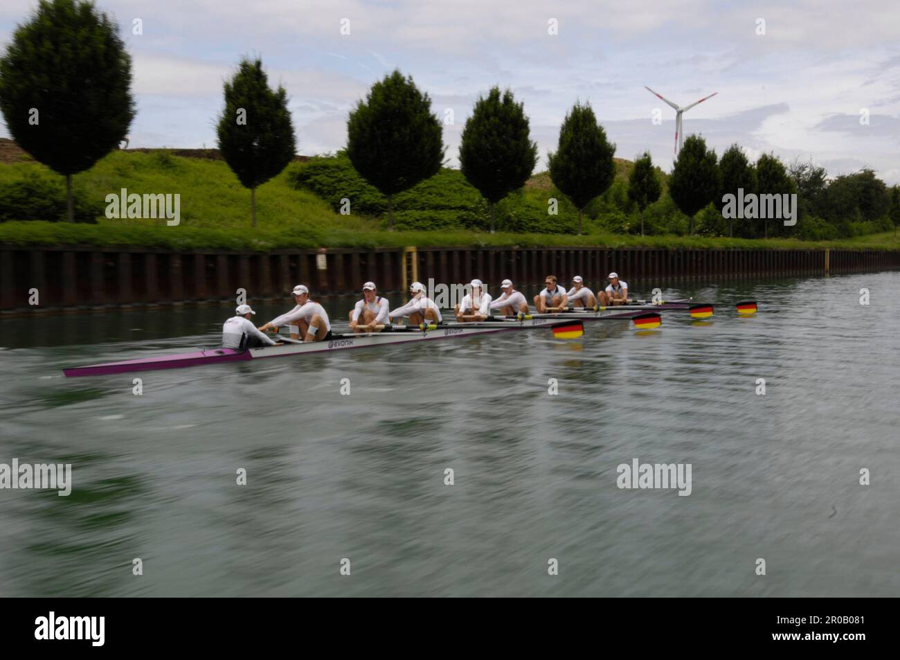 Steuermann Peter Thiede (von links) Matthias Flach (Schlagmann ...