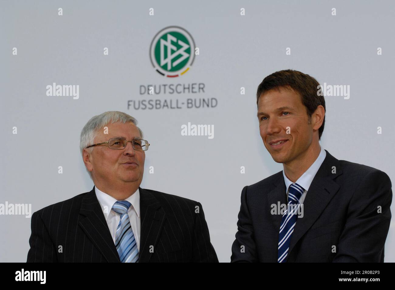 DFB-Präsident Dr. Theo Zwanziger und René Obermann ...