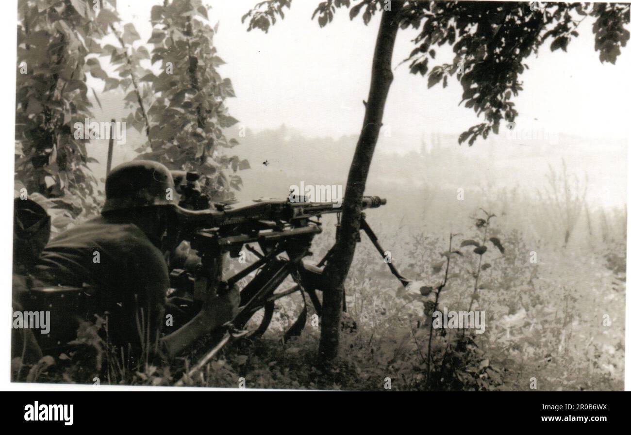Weltkrieg zwei Schwarzweiß-Foto deutsche Soldaten mit einem MG42 auf ...