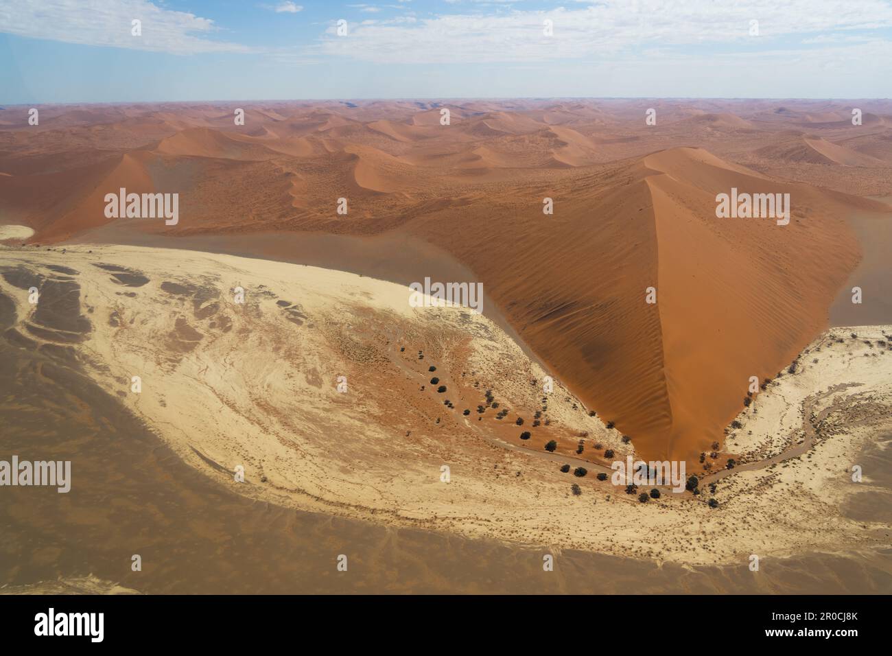 Luftaufnahmen der roten Sanddünen, Sossusvlei, Namib-Naukluft ...