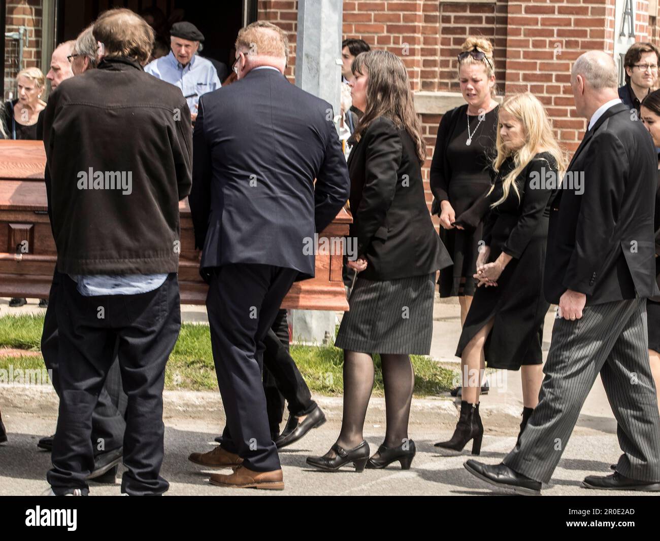 Family members carry the casket of singer-songwriter Gordon Lightfoot ...