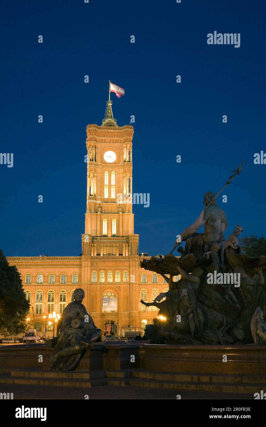 Berlin rotes rathaus neptunbrunnen -Fotos und -Bildmaterial in hoher ...