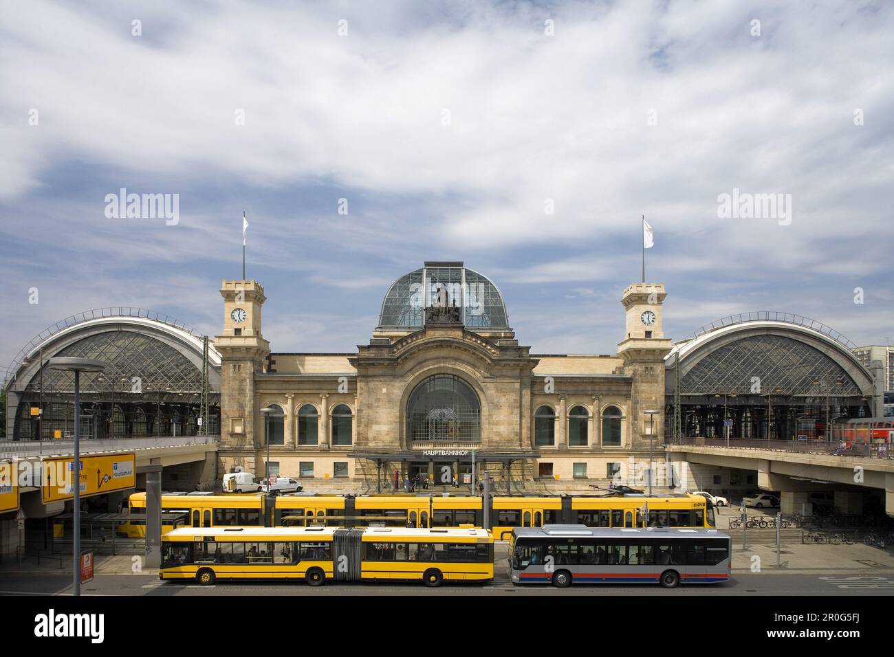 Bahnhof dresden hauptbahnhof -Fotos und -Bildmaterial in hoher Auflösung – Alamy