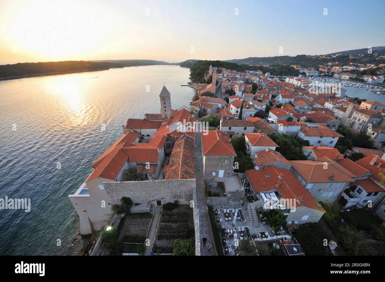 Blick vom Turm der St. Andriji über der Altstadt von Rab, Insel Rab ...