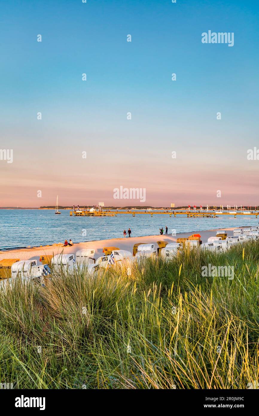 Strand, Liegen am Strand und Dünen, Scharbeutz, Ostsee, Schleswig ...