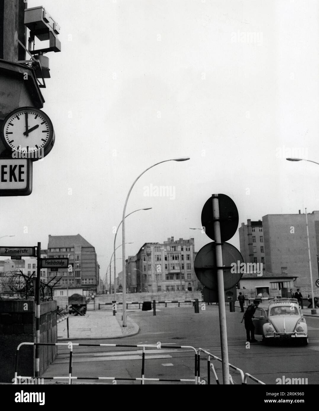 Original-Bildunterschrift: 'Fern-sehen' - im wahrsten Sinne des Wortes ...