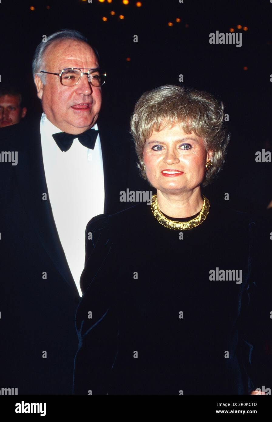 Bundeskanzler Helmut Kohl mit Ehefrau Hannelore auf dem ...