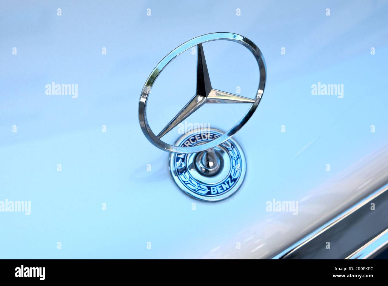 Mercedes logo -Fotos und -Bildmaterial in hoher Auflösung – Alamy