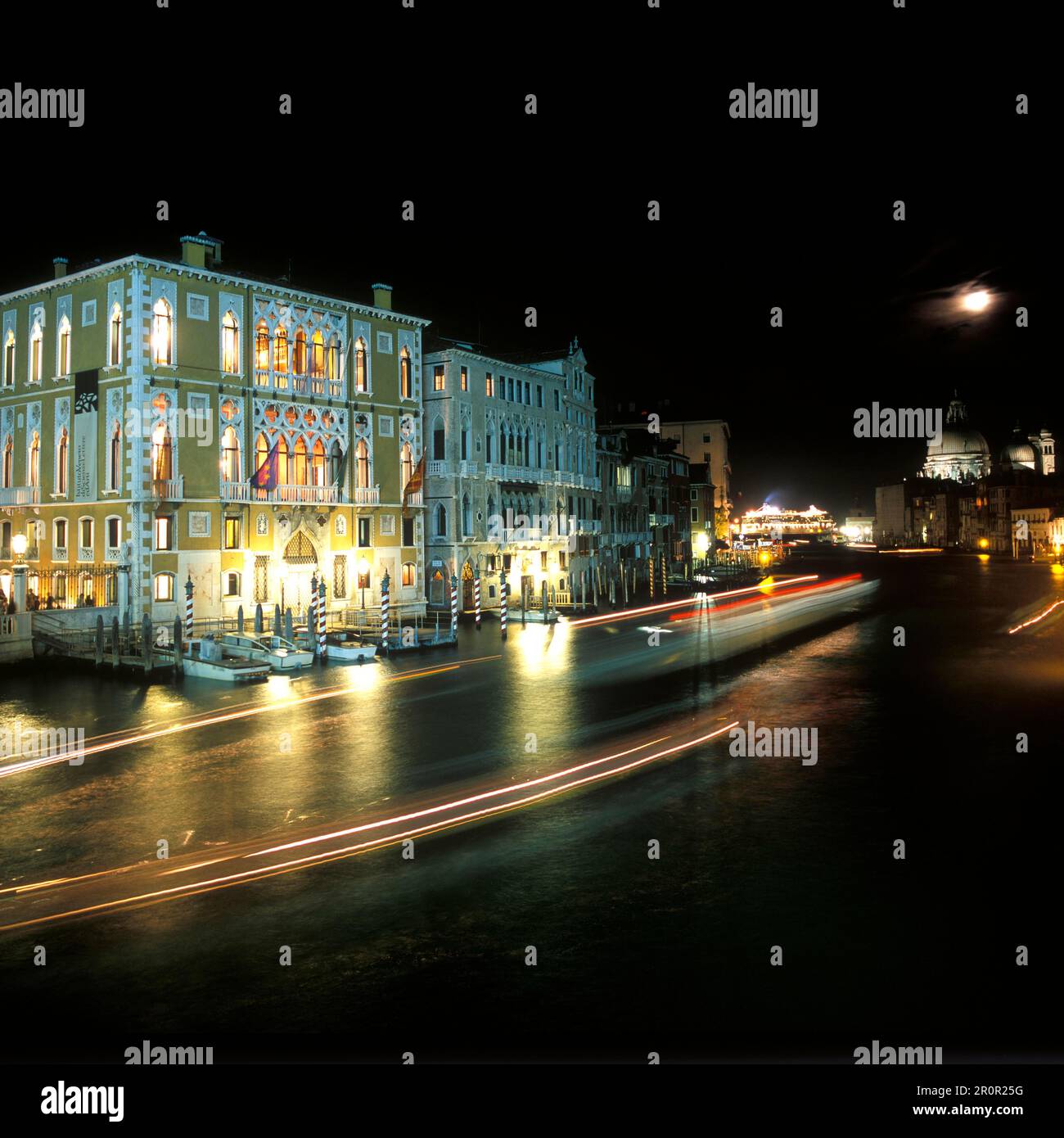 Abendliche Atmosphäre am Canale Grande, Palazzo Cavalli-Franchetti ...